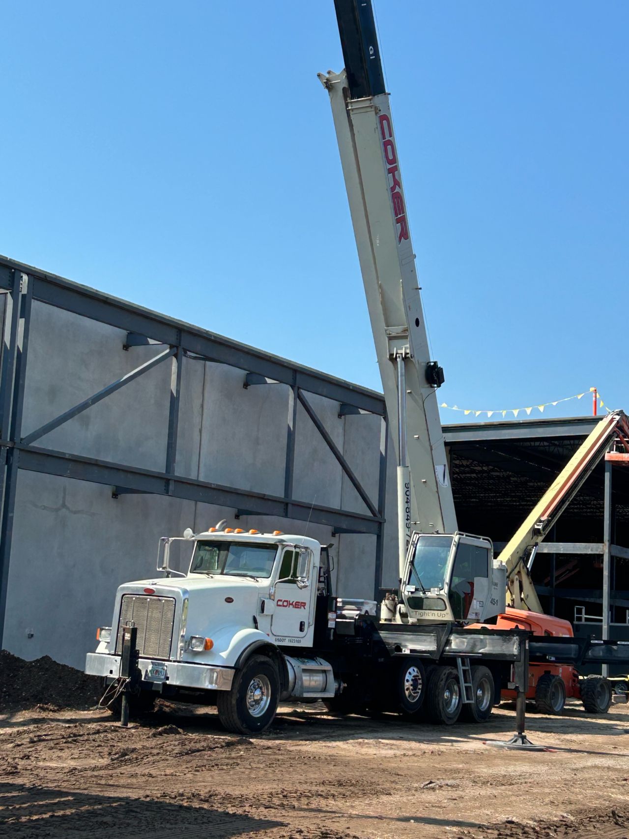 Buc‑ee’s Rooftop Unit Installation | Coker Crane & Rigging